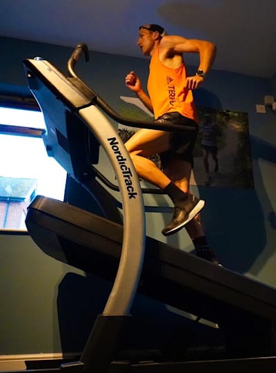 Ejemplo a seguir: Tom Evans asciende tres montañas