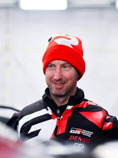 Fowler keeps cool as Toyota hits the ground running