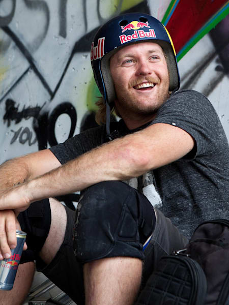 Bienvenue chez Vans Mike "Hucker" Clark!