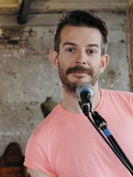 Watch Bright Light Bright Light perform live | Red Bull