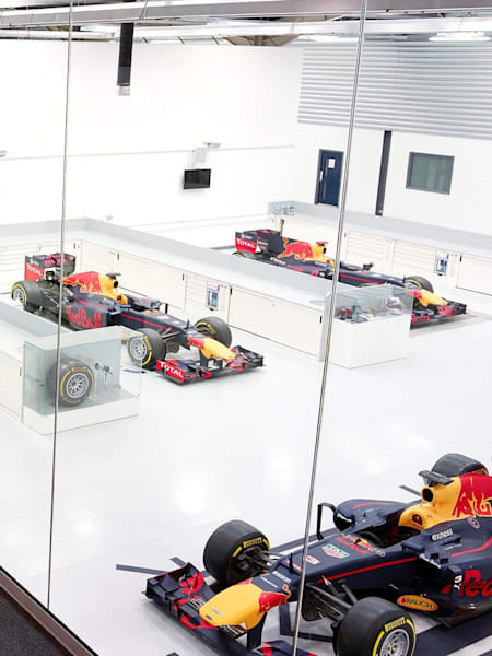 Formula One: Red Bull Racing RB13 – Factory Tour Video