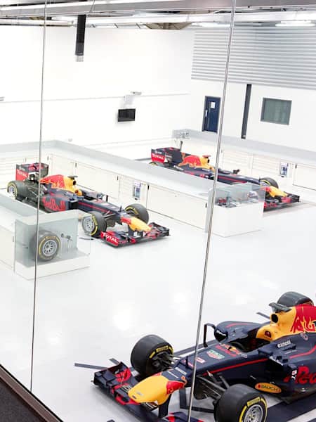 Formula One: Red Bull Racing RB13 – Factory Tour Video