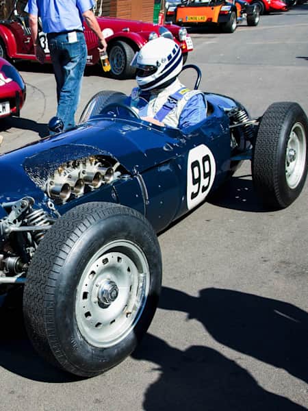 F1, Historia - La F1, con un "tractor"