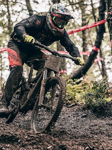 Rob Warner DH MTB World Champs track Andorra *video*