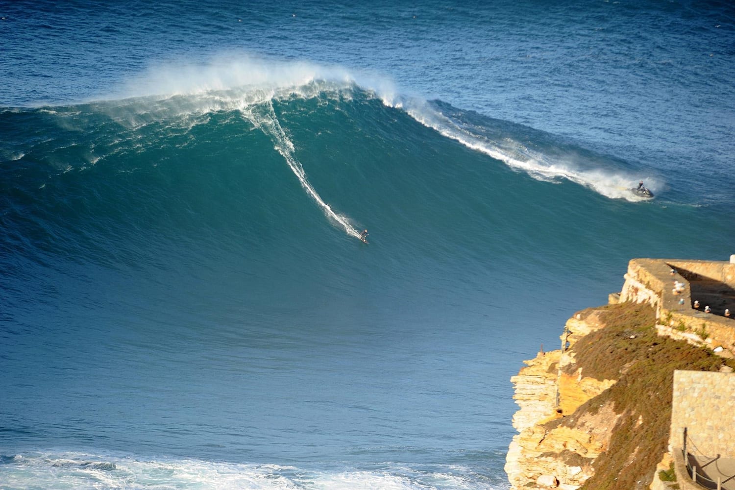 Nazaré : Rafa Riancho, chasseur de vagues ! Surf Photos