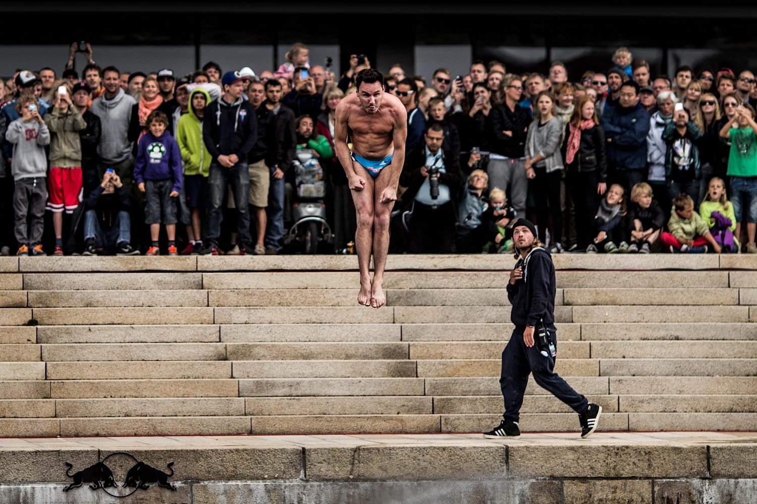 10 amazing Cliff Diving shots that dont look real