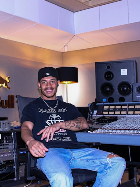 Ashh en studio : Interview avec le rappeur pour "Opium"