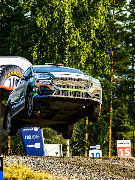 Kelly claims Junior WRC lead after dramatic Saturday in Finland
