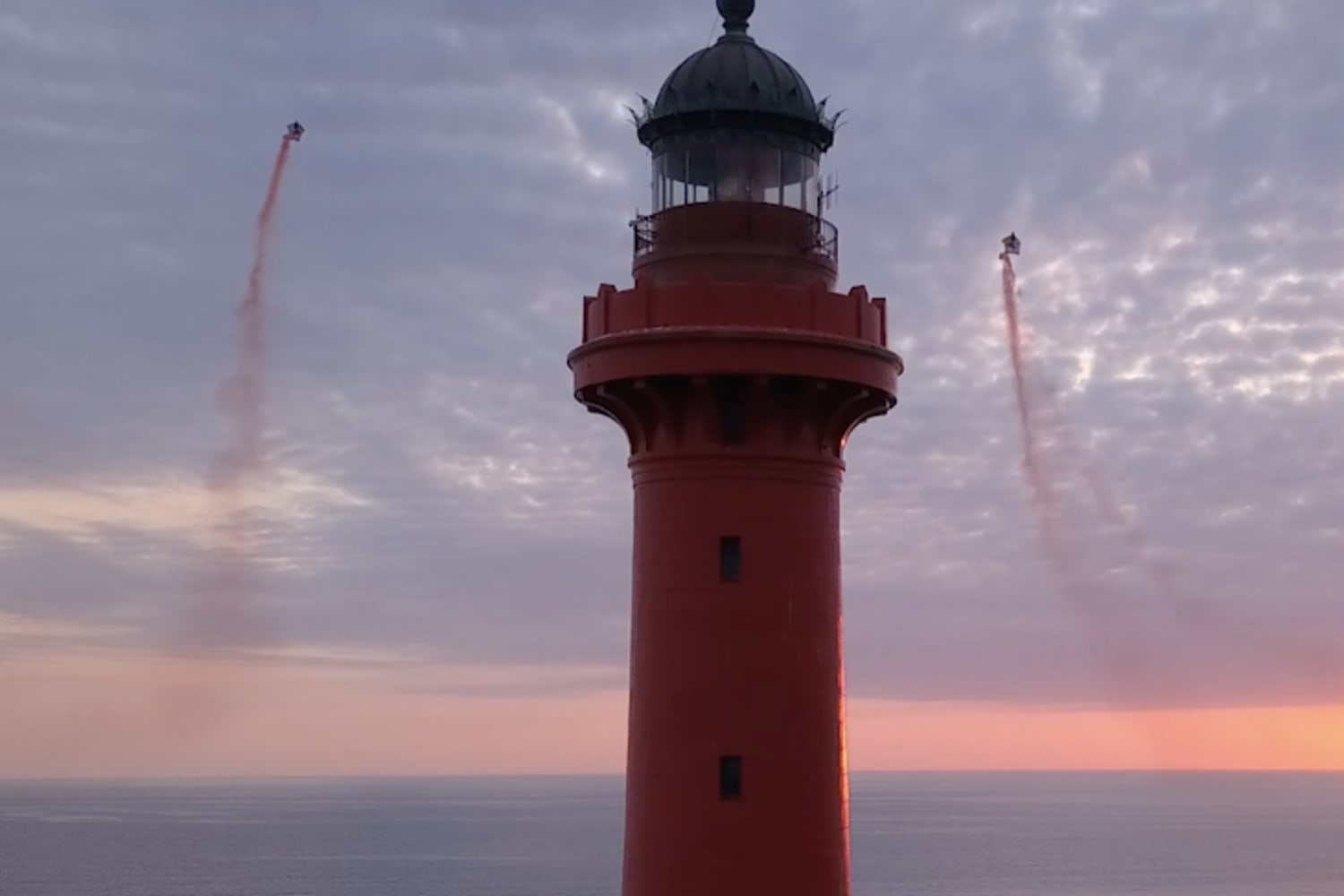 BASE jumping: Soul Flyers wingsuit lighthouse video