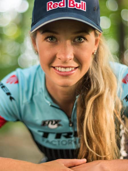 Emily Batty rides the Mont-Sainte-Anne XCO track