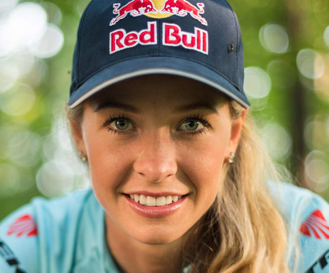 Emily Batty rides the Mont-Sainte-Anne XCO track