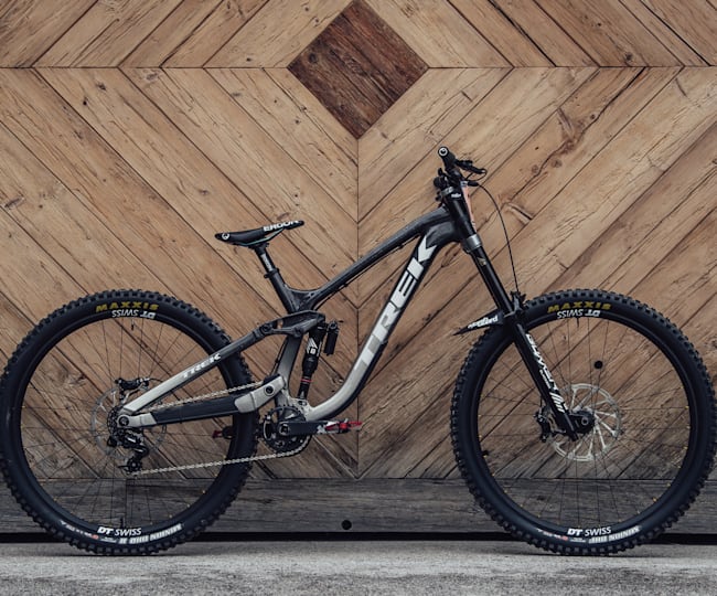 Vali Höll's Trek Session: World Cup racer bike check