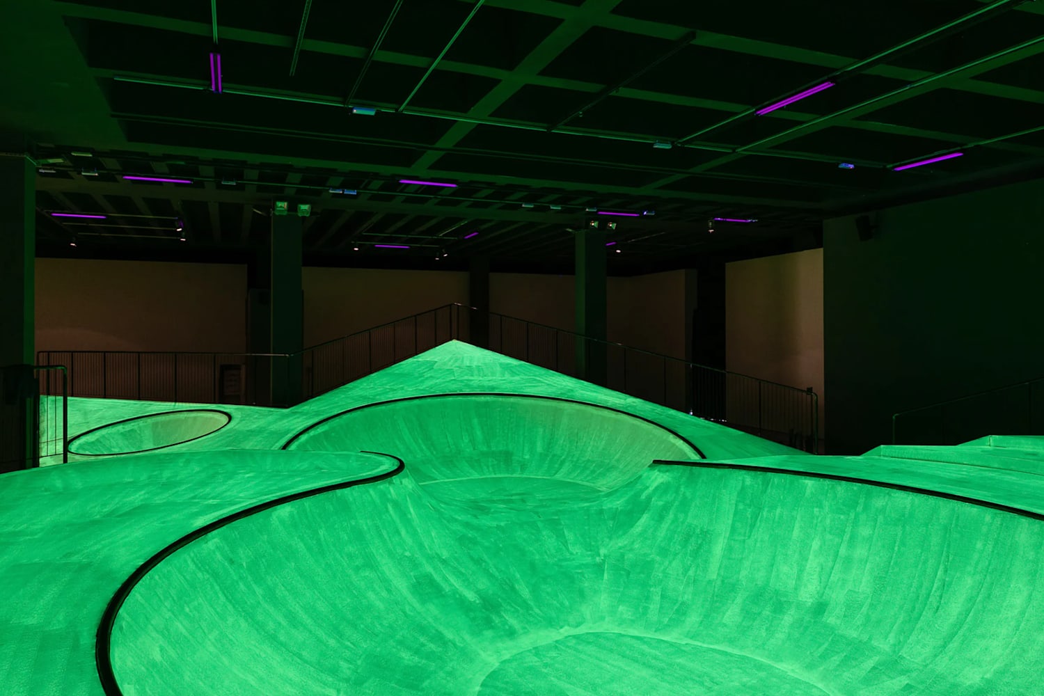 OooOoO: el skatepark fluorescente de la Triennale MIlán