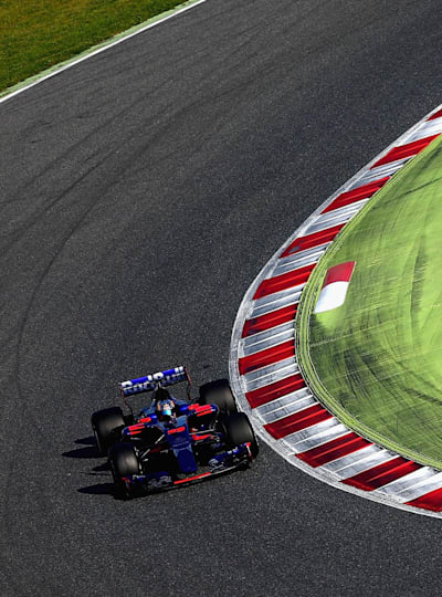 How to drive corners F1 video | Carlos Sainz | Red Bull