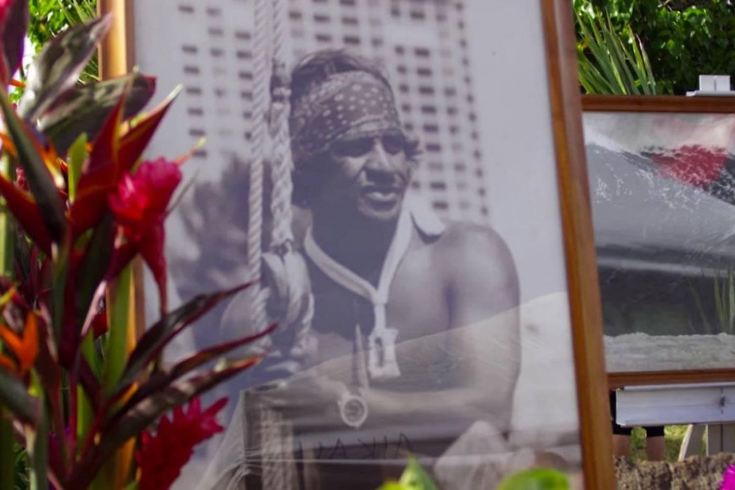 ¿Quién fue Eddie Aikau: el héroe del surf hawaiano?