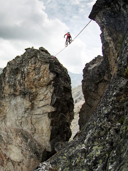 Kenny Belaey’s 'Balance': Riding on a Slackline