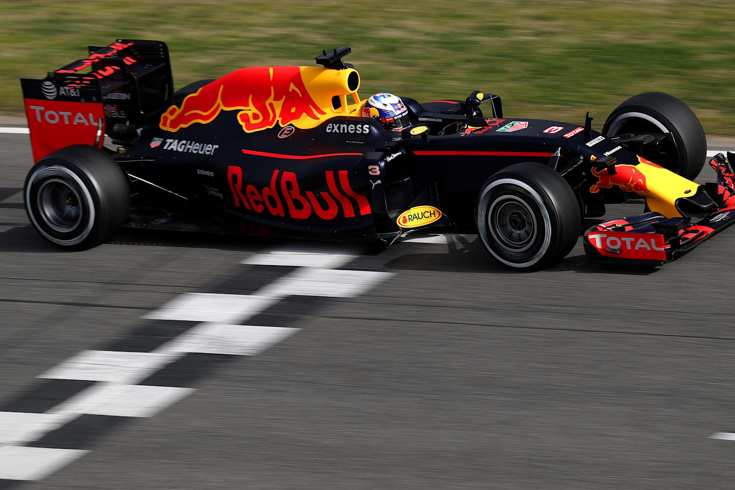 Vidéo : La RB12 de Red Bull Racing entre en action ! F1