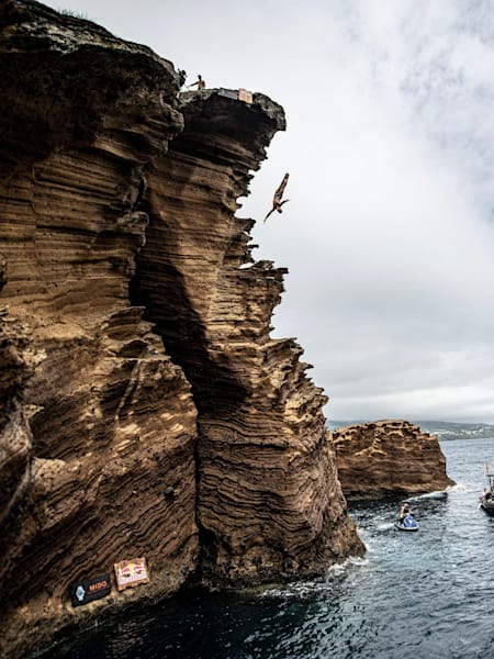 Já se salta nos Açores