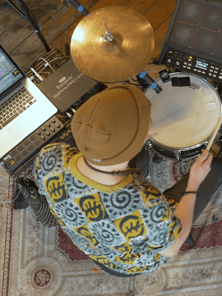 Chiminyo performs a session with drums and samples