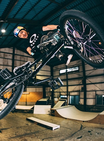 Rim Nakamura: Extreme BMX commute to college ++video++