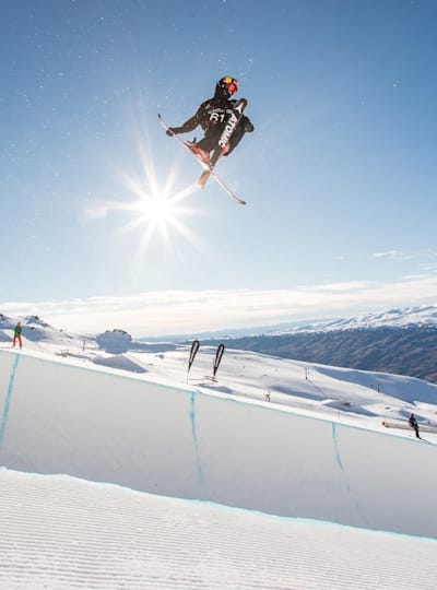 Ski et snowboard half-pipe : le guide pour tout savoir