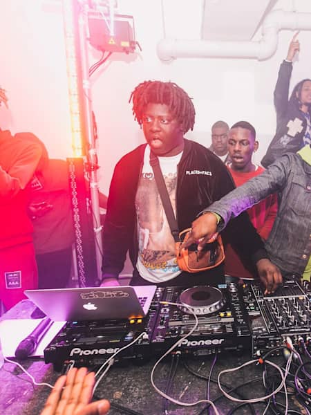 Best DJ decks for beginners: 10 affordable models guide