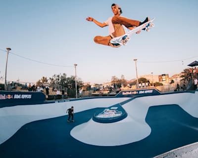 Stretching for skateboarders: basic warm-up exercises