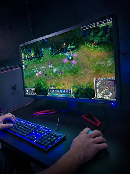 Best gaming gear PC Predator League | Red Bull Esports