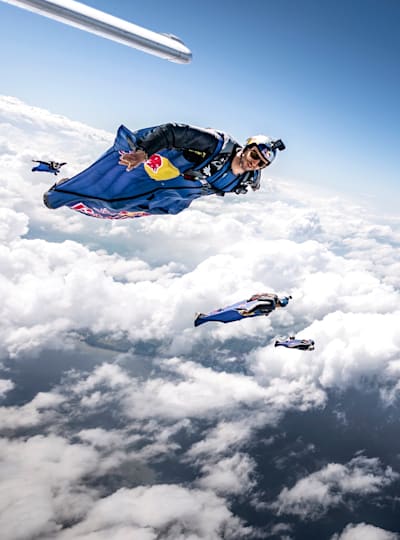 Skydiver Max Manow beschreibt sein Leben in 15 Fällen