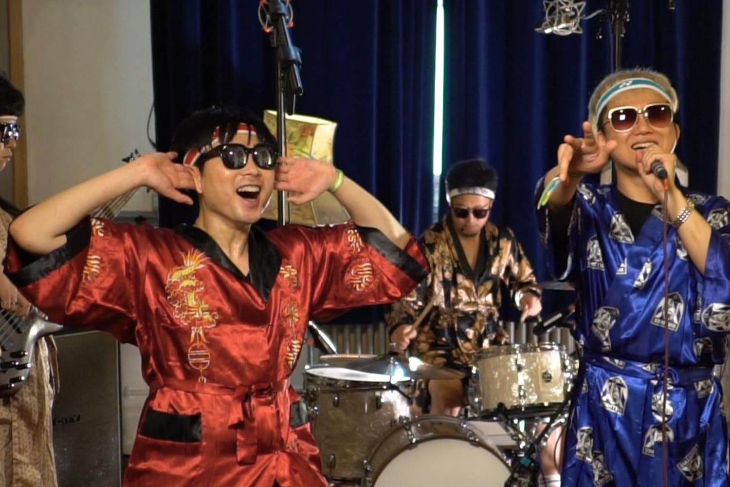Korea disco pop band Sultans Of The Disco live +video+