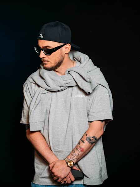 Pezet: najważniejsze informacje, płyty i single rapera