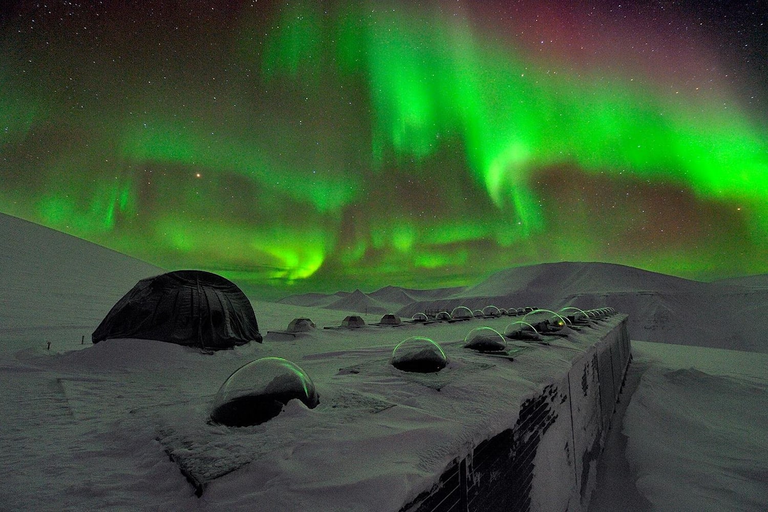 Northern lights pictures: Rainbow of colors in the sky