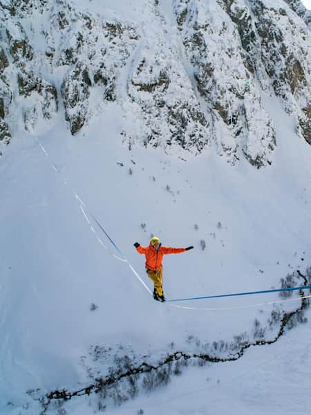 Slackline: Walk between two icefalls +video+ | Red Bull