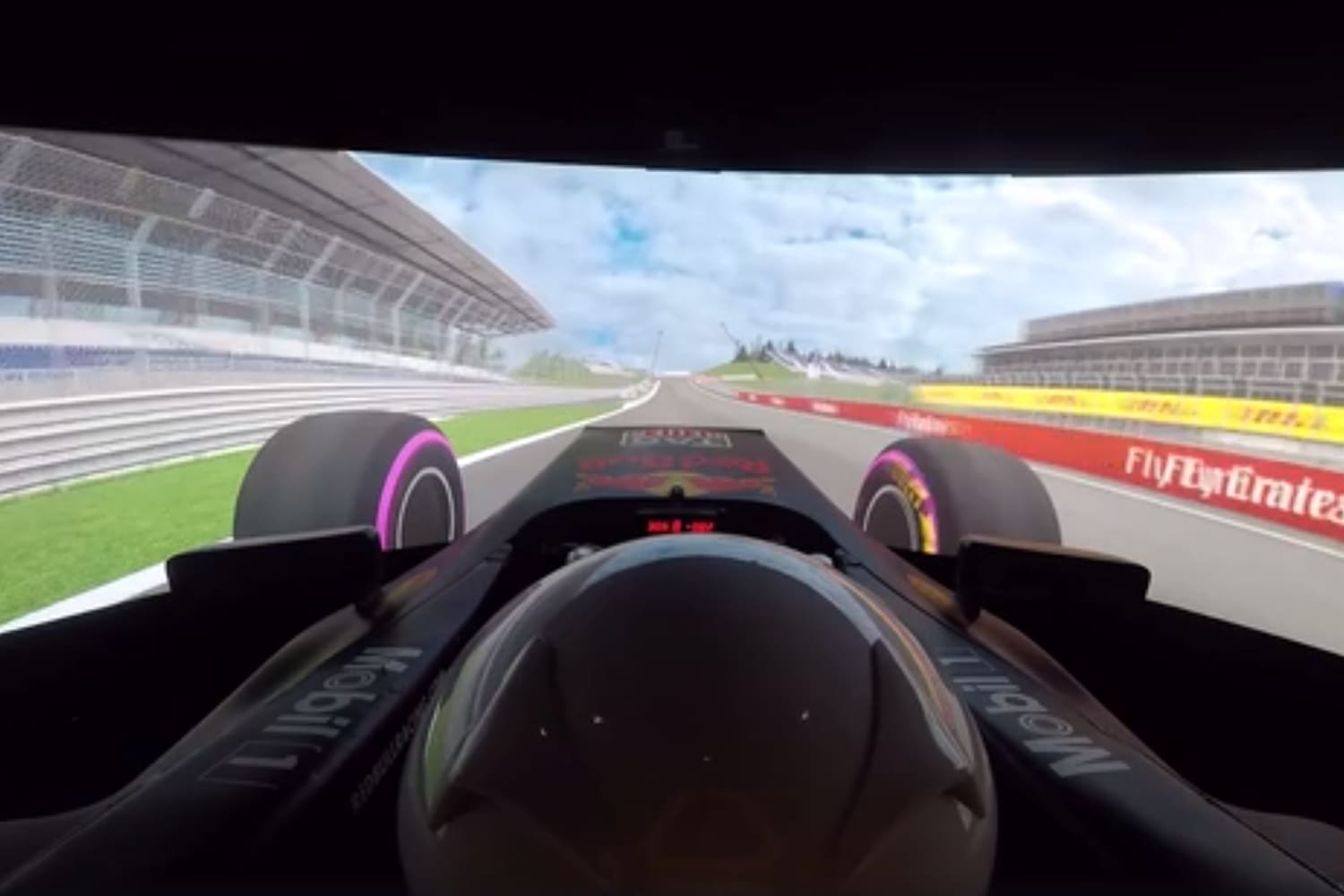 Avec SimRacingGirl sur le simulateur F1 Red Bull Racing