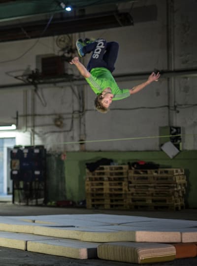Strojovna - Indoor Slackline v hale Kolbenka