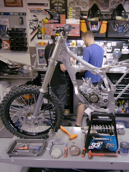 Aaron Colton's Project 2-Stroke | Day in the Dirt 2016