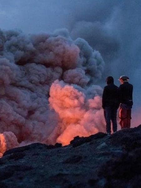 Xavier De Le Rue: Riding a volcano snowboard ++video++
