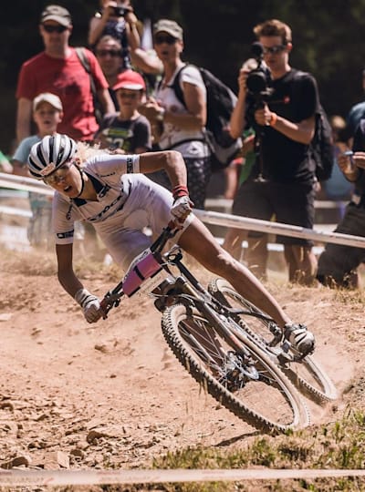 Rob Warner meets Jolanda Neff MTB XCO *video* Red Bull