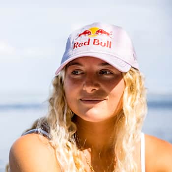Izzi Gomez: Surfing – Red Bull Athlete Profile