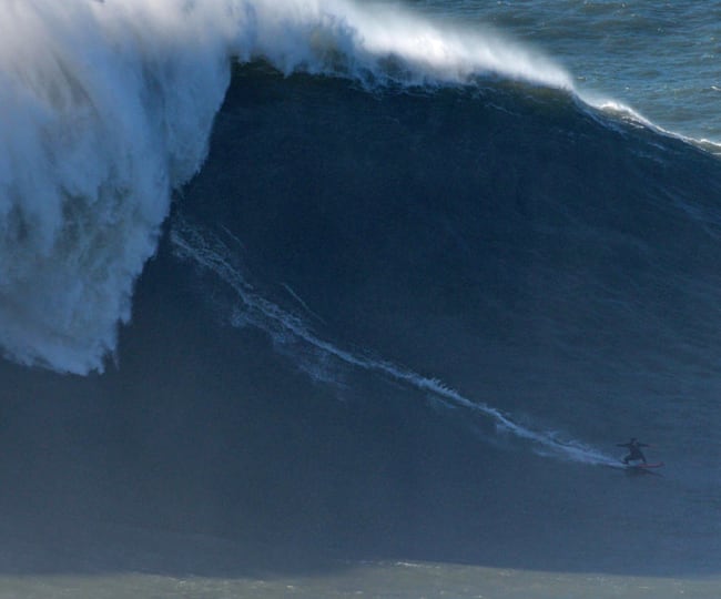 Justine Dupont surfs biggest wave in Nazaré, Portugal