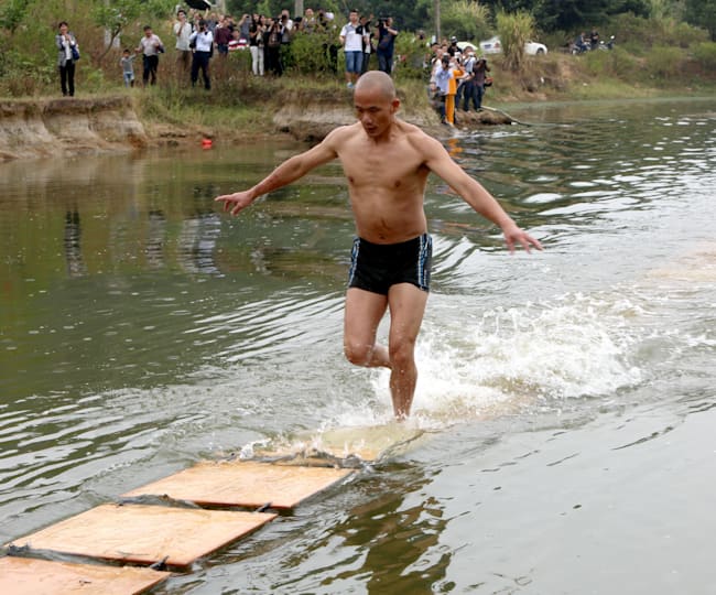 Shi Liliang: Meet the man who can ‘walk’ on water