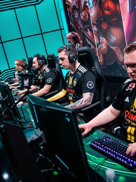 League of Legends LEC trophy: Vitality team +interview+