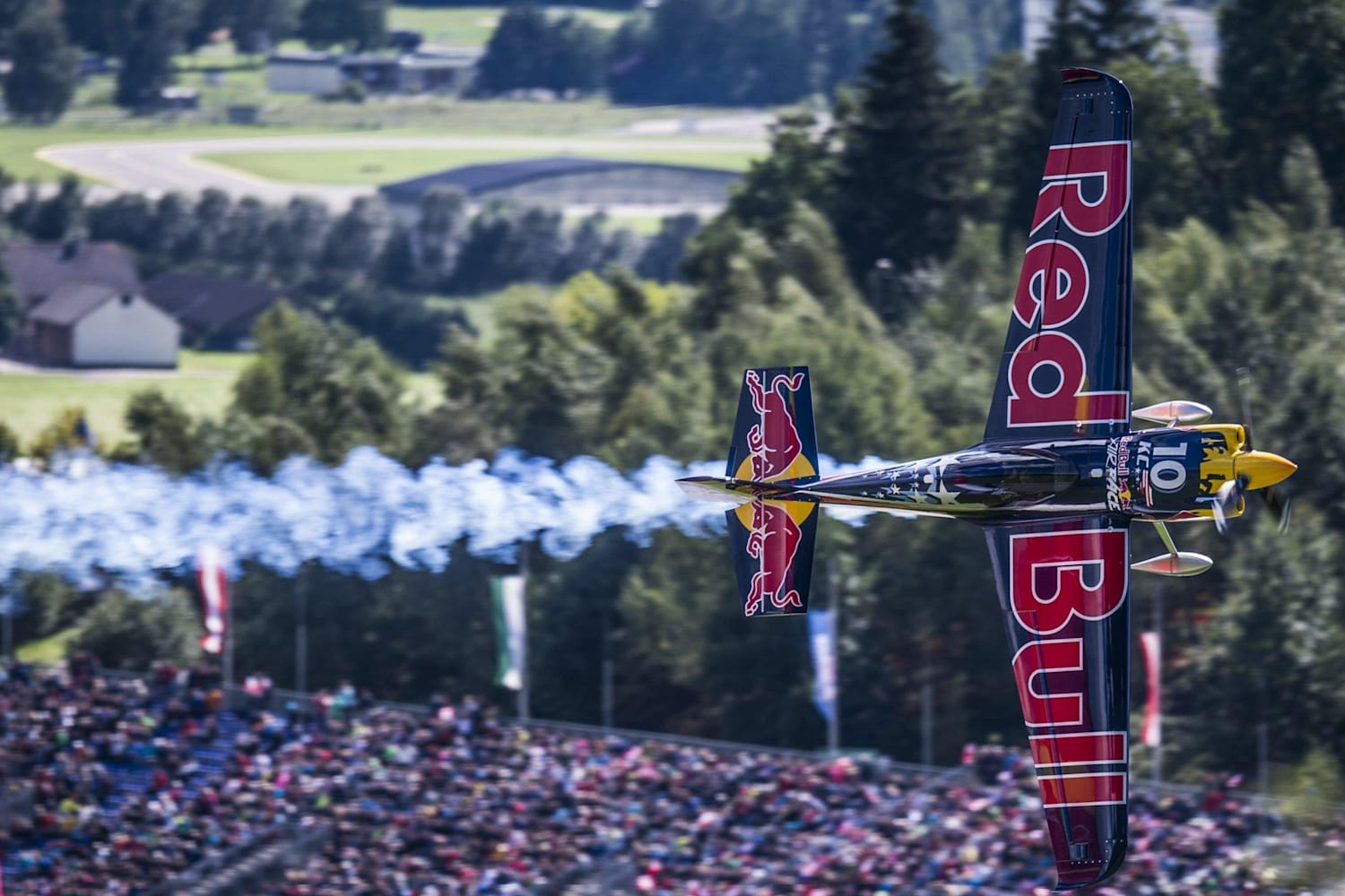 Portrait-robot d'un pilote Red Bull Air Race ! Voltige