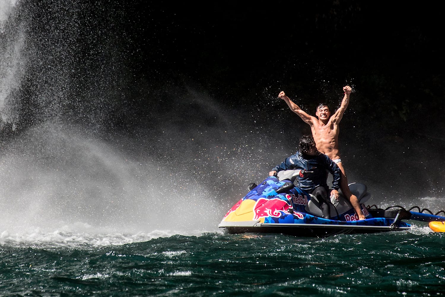 Red Bull Cliff Diving 2017: Chile report and videos