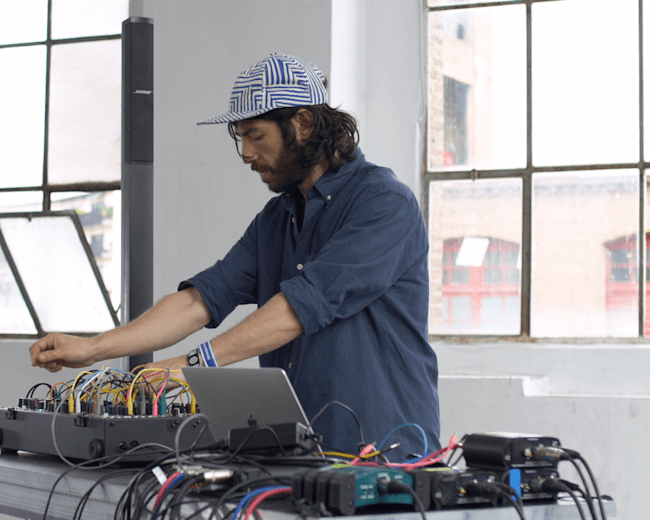 Watch composer Alex Silva play a live session ++video++