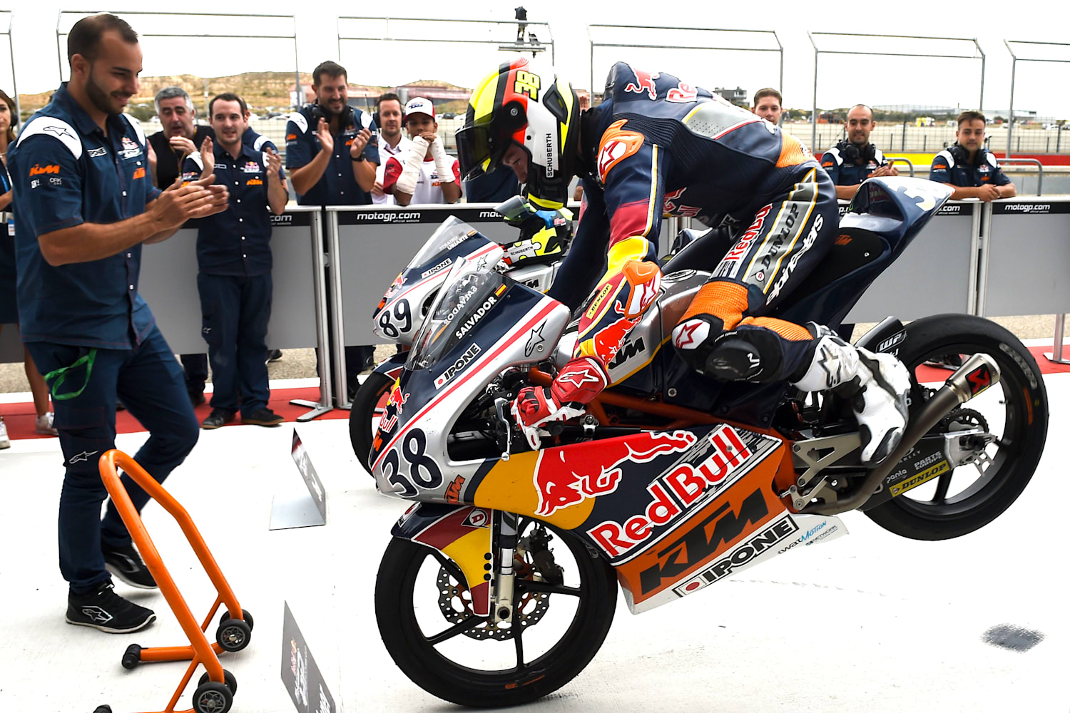 Get Ready to Race: Zawieszenie - video