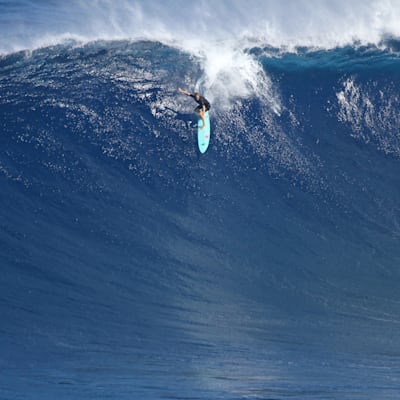 Red Bull Magnitude: concurso femenino de olas grandes
