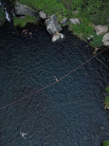 water slackline