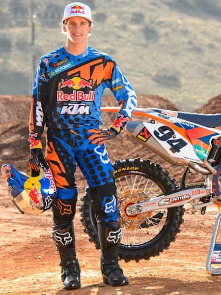A close up infographic look at Ken Roczen's KTM 450 SXF