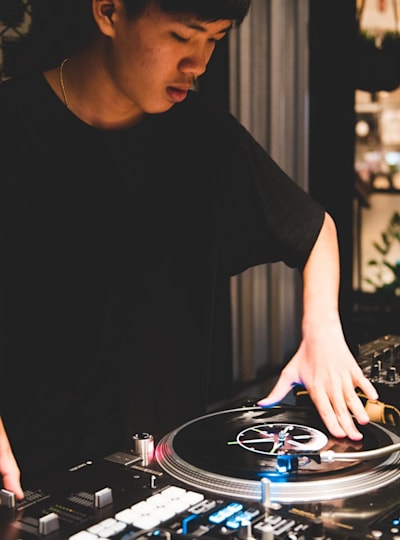 DJ Ex-Dee น้องเล็ก 18 ปีแห่งเวทีที่มีดีกว่าที่คิด